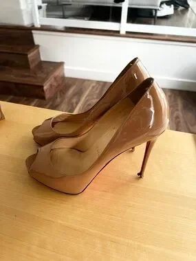 Christian Louboutin | Shoes | Christian Louboutin Nude Very Prive ...